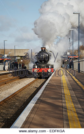 Steam locomotive 5051, 'Earl Bathurst' arriving at Toddington Station ...