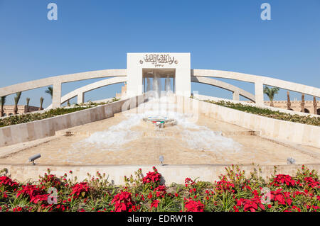 Mosque in the roundabout in Kuwait City Stock Photo - Alamy