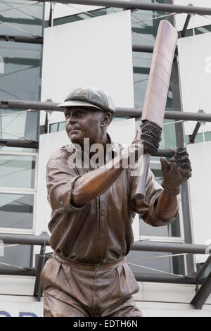 Bill Ponsford statue, outside the Melbourne Cricket Ground, Melbourne ...