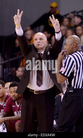 Virginia Commonwealth head coach Phil Martelli, left, reacts while ...