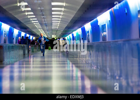 Man running to catch plane Stock Photo - Alamy