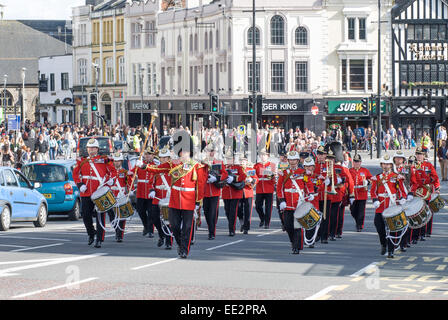 Royal Regiment of Wales soldiers marching in Aberystwyth to receive ...