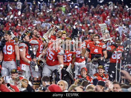 Ohio State offensive lineman Pat Elflein runs a drill at the NFL ...