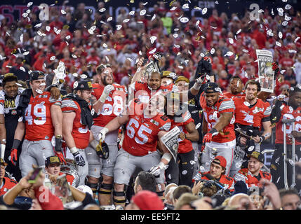 Ohio State offensive lineman Pat Elflein runs a drill at the NFL ...