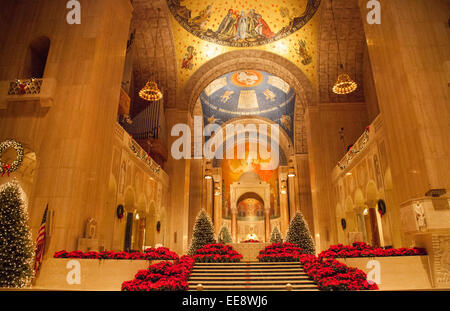 Interior of the Basilica of the National Shrine of the Immaculate ...