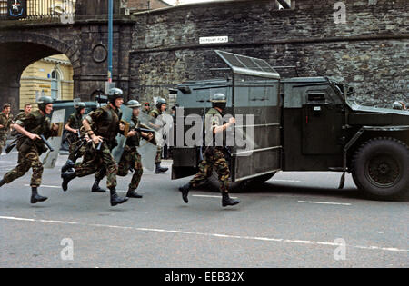 LONDONDERRY, DERRY, NORTHERN IRELAND - AUGUST 1975. British Army ...