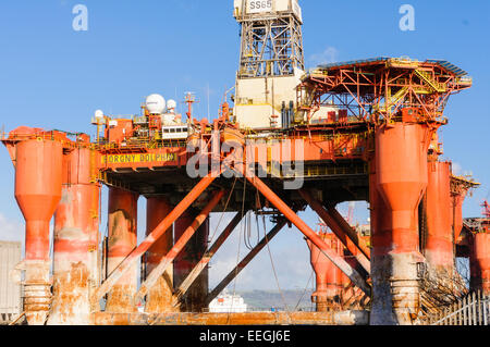 drilling ships and drill rigs / oil and gas platform offshore Stock ...