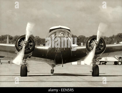 Retro propeller airplane front view Stock Photo - Alamy