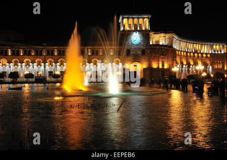 Fountains in Republic Square (Hanrapetutyan Hraparak) during light and ...