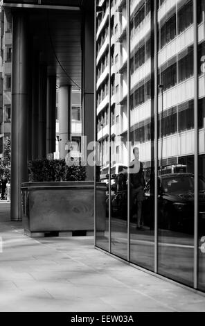 City Point building entrance, Moorgate, 1 Ropemaker street, City of ...