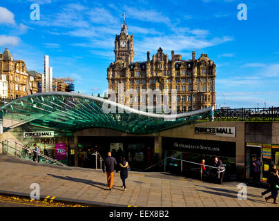 Entrance to Princes Mall Shopping Centre with Old Waverley Hotel in ...