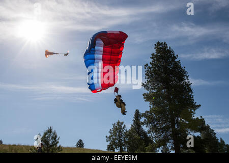 Smoke Jumpers practice their jumps in MIssoula June 10, 2014 ...