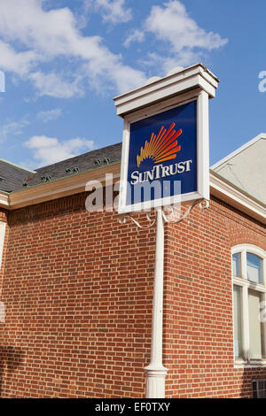 Suntrust Bank sign Stock Photo - Alamy