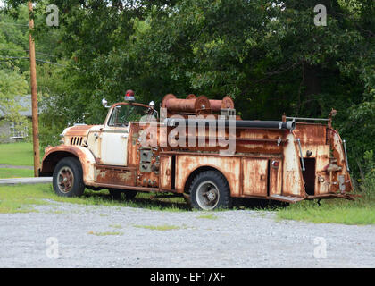 Abandoned rusty fire truck engine at The Shack Up Inn cotton ...