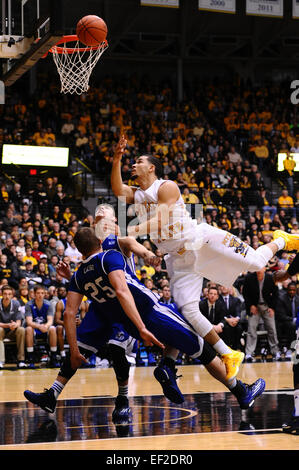 January 25,2015: Drake Bulldogs guard Gary Ricks Jr. (2) brings the ...