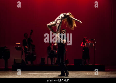 Sebastian Alvarez & Victoria Saudelli perform Libertango part of "Tango ...