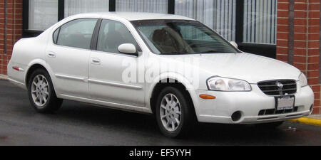 00 01 Nissan Maxima 2 Stock Photo - Alamy