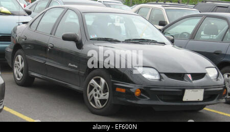 The 2000-2002 Pontiac Sunfire is a compact sedan offering a sporty ...
