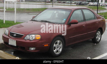 02 04 Kia Spectra hatch rear Stock Photo - Alamy