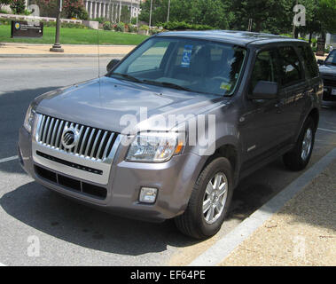 The 2008 Mercury Mariner is a compact SUV offering a combination of ...
