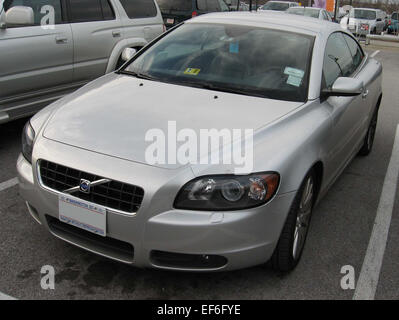 The second-generation Volvo C70 is a luxury convertible offering a 2.5L ...