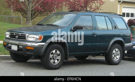 96 99 Nissan Pathfinder Stock Photo - Alamy