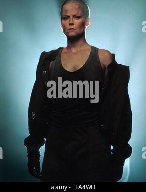 ALIEN 3 / Alien 3 USA 1992 / David Fincher SIGOURNEY WEAVER (Officer ...