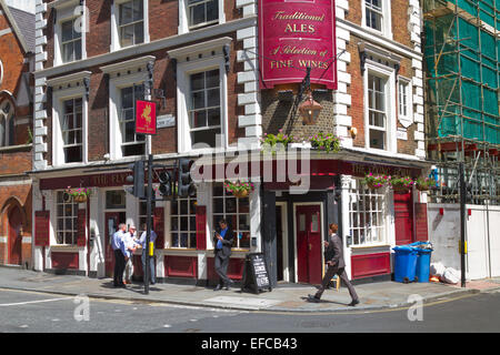 The Flying Horse pub in Moorgate, Central London Stock Photo - Alamy