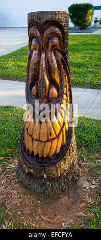 Carving a happy Tiki from a Palm Tree Stump Stock Photo - Alamy