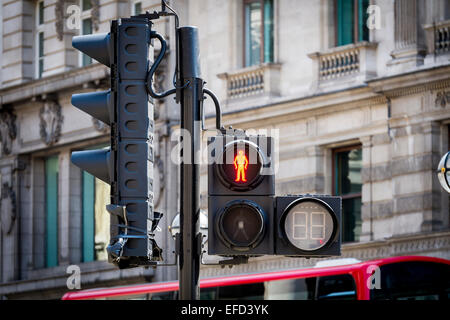 Lights at pedestrian crossing showing red - do not cross Stock Photo ...