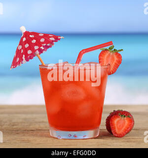 Cocktail by the sea - summer vacation, travel and summertime relax ...