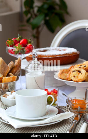 Breakfast table set up. Brunch Stock Photo - Alamy