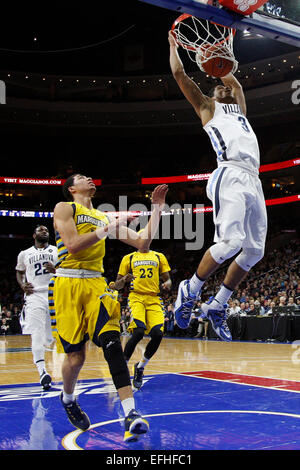 Villanova guard Josh Hart (3) dunks in the second half of an NCAA ...