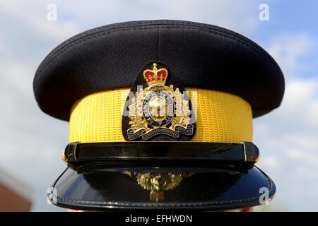 ROYAL CANADIAN MOUNTED POLICE hat and gloves Stock Photo - Alamy