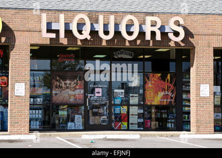 Storefront of a liquor store Stock Photo - Alamy