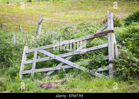 A broken gate in English countryside Stock Photo - Alamy
