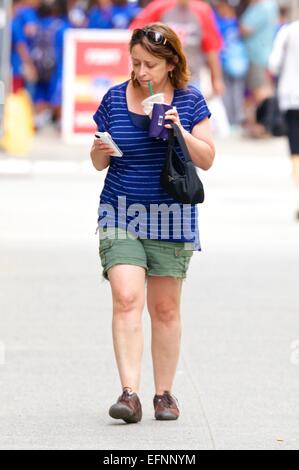 Rachel Dratch, carrying a Starbucks iced coffee, spotted with her son ...