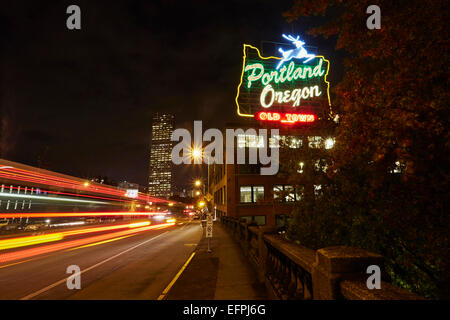 USA, Oregon, Portland. Trail and sign to the historic Willamette Stone ...