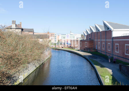 The River Stour flowing past Weavers Wharf in the Worcestershire town ...