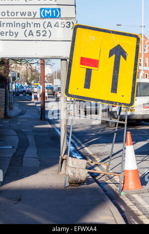 Road closed sign due to works in progress Stock Photo - Alamy