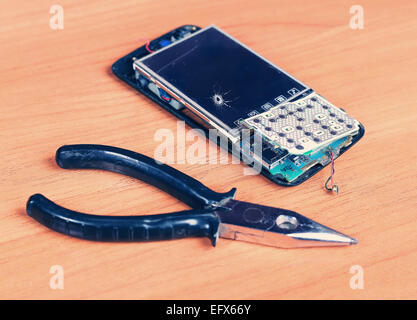 Technician repair faulty mobile phone in electronic smartphone ...