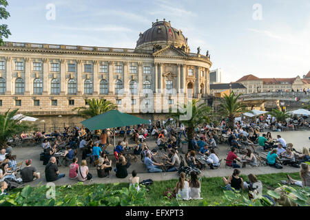 Berlin beach bar at Spree riverbank near Museum island , Strandbar ...