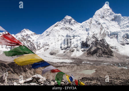 Mount Everest & Prayer Flags Stock Photo - Alamy