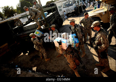 Soldiers of the 1-325 Airborne Infantry Regiment, 2nd Brigade Combat ...