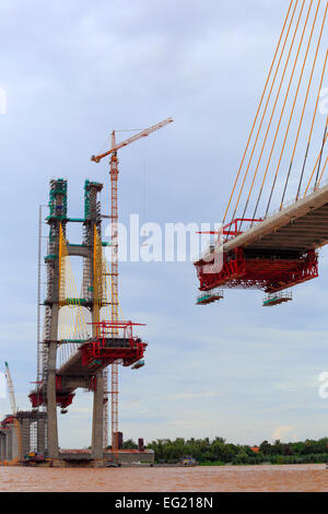 Bridge construction, Mekong river, Phnom Penh, Cambodia Stock Photo - Alamy