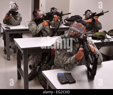 U.S. Airmen In Gas Masks Stock Photo: 135017262 - Alamy