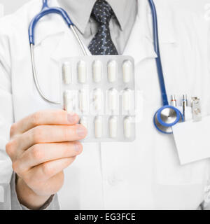 Doctor holdling pills in his hand - heath care concept Stock Photo - Alamy