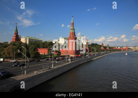 Kremlin palace in Moscow overlooking Moskva river, Russia Stock Photo ...