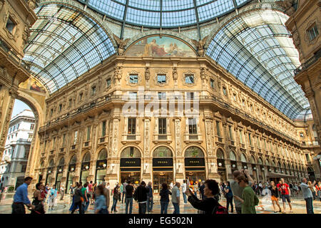 Atrium, shops and shoppers, Galleria Vittorio Emanuele, Milan, Italy ...