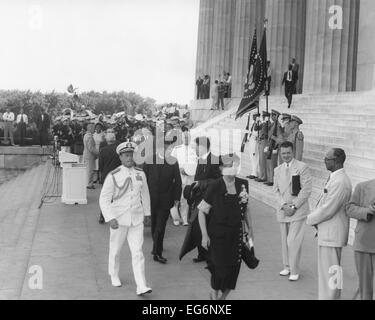 Eleanor Roosevelt with African American leaders in 1947. L-R: Dr. James ...